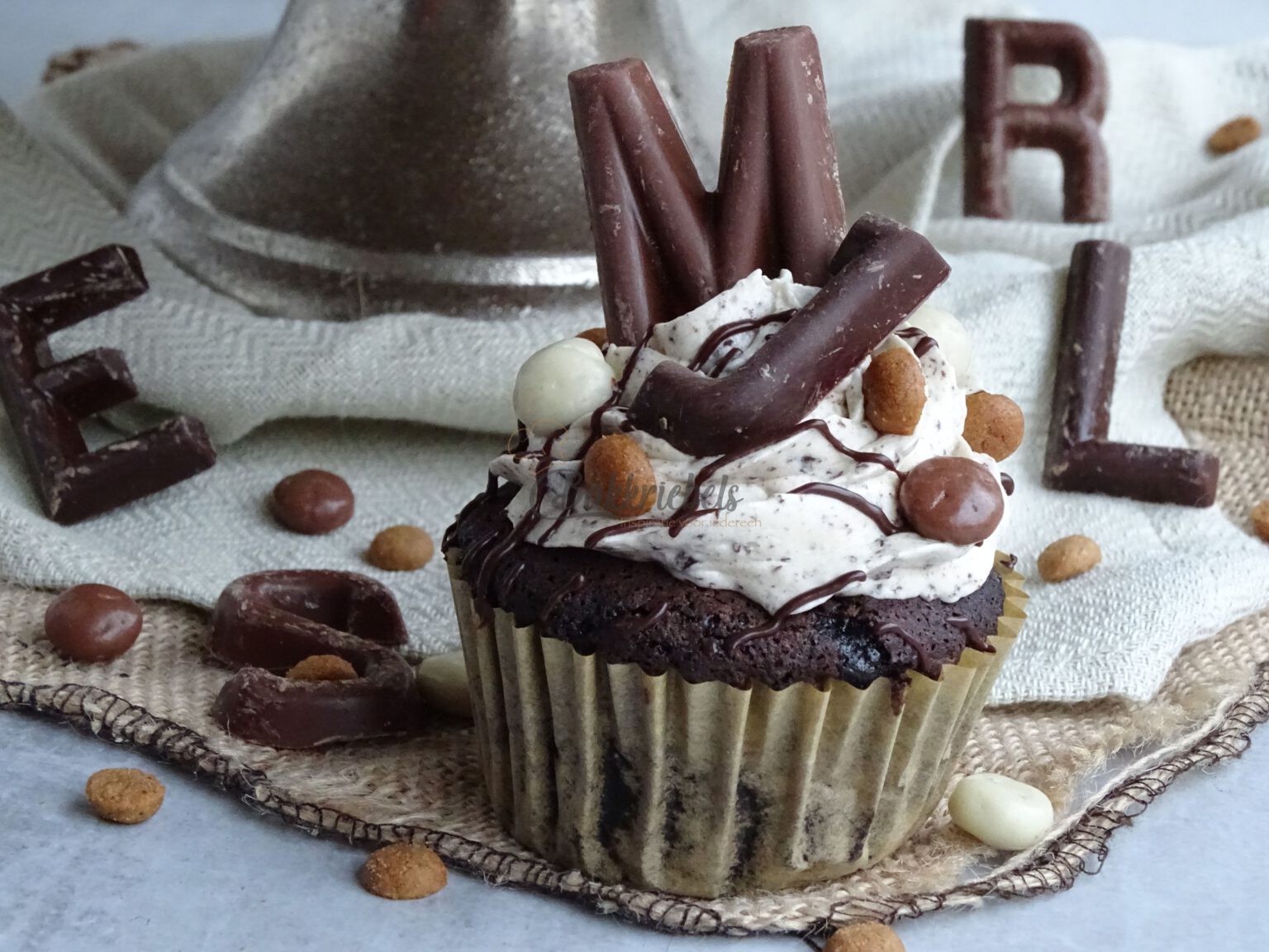 Chocoladeletter cupcakes - Bakkriebels